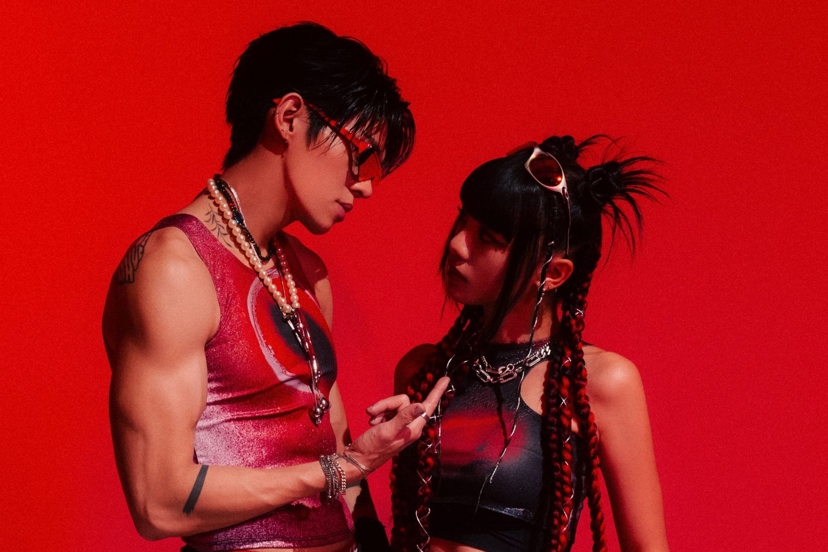 KIRE 凱爾、木木合體演出意外零曖昧火花 搞笑互嗆：「完全不想觸碰到彼此！」 - 一起追星去 Party Star Media